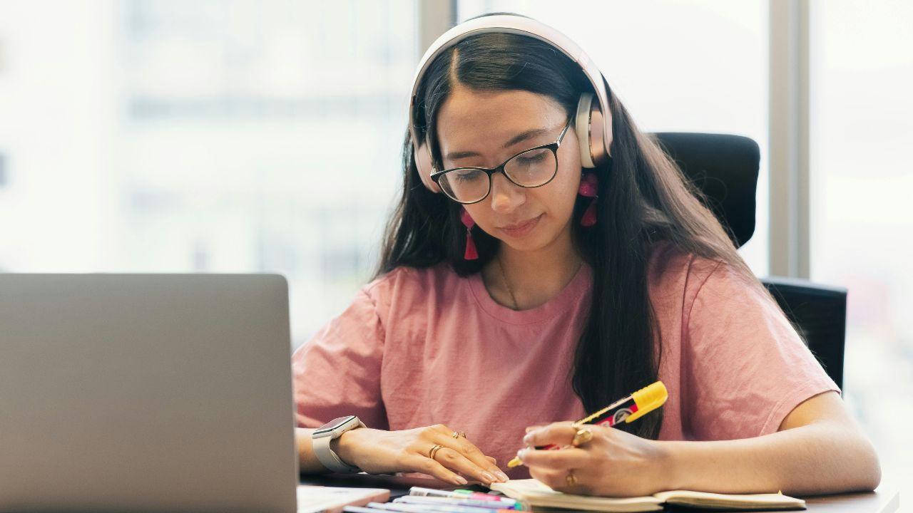 Mahasiswa Indonesia Dan Penguatan Literasi Informasi Di Era Digital ...